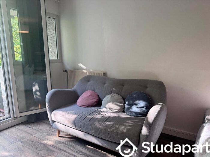 Appartement à louer - Parc des Sports, Savigny-le-Temple - 1 pièce - 3 chambres