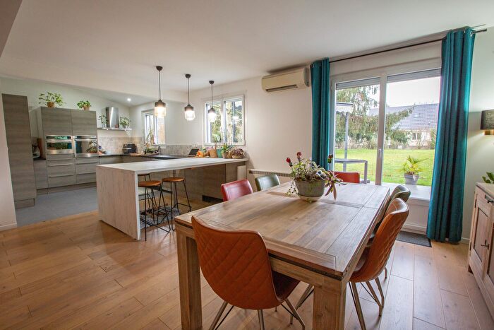 Maison à vendre - Le Mesnil-Saint-Denis - 7 pièces - 5 chambres