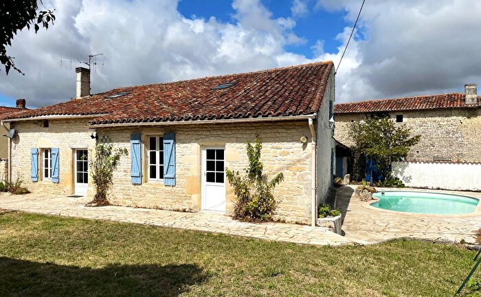 Maison à vendre - Fontaine-Chalendray - 7 pièces - 4 chambres