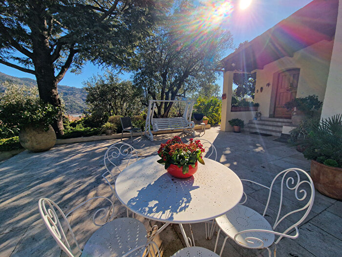 Maison à vendre - Carros - 5 pièces - 3 chambres