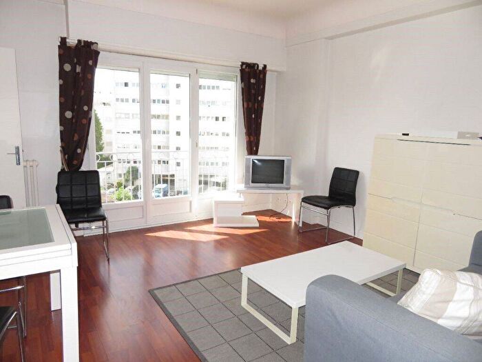 Centre Ville, Pau : Appartement 3 pièces à louer