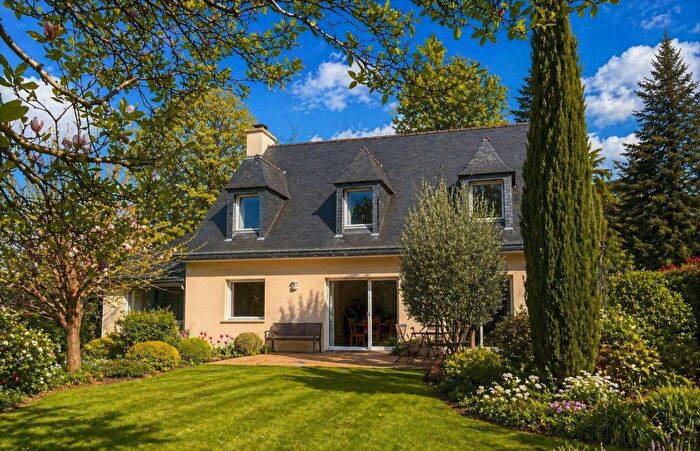 Lannion, Centre-ville : Maison 12 pièces à vendre