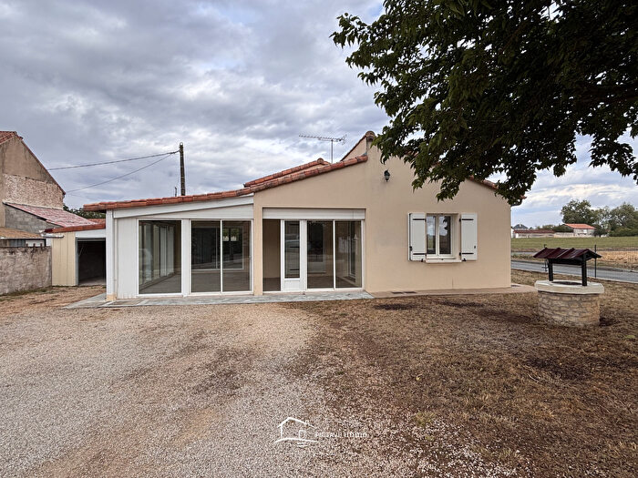 Couhé : Maison 4 pièces à louer