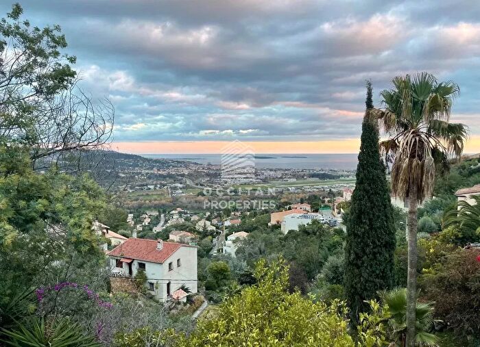 Maison à vendre - Mandelieu-la-Napoule, Capitou - 7 pièces - 4 chambres