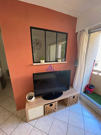 Appartement à louer - Hyères, Centre-ville - 1 pièce - 1 chambre