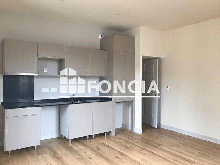 Centre Ville, Quimper : Appartement 3 pièces à louer