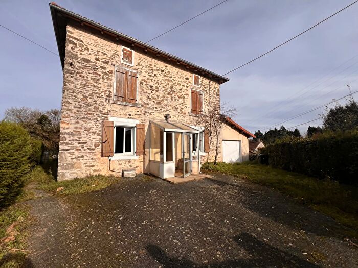 Maison à vendre - Dournazac - 5 pièces - 3 chambres