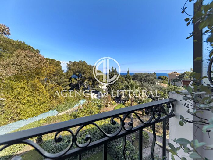 Appartement à louer - Saint-Jean-Cap-Ferrat - 3 pièces - 2 chambres