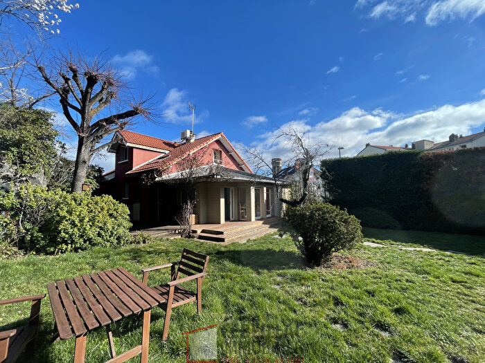 Maison à louer - Clermont-Ferrand, Oradou - 7 pièces - 5 chambres