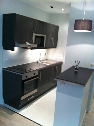 Appartement à louer - Centre Ville, Suresnes - 1 pièce