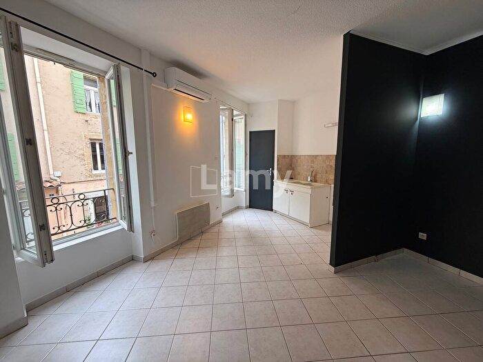 Appartement à louer - Est, Eyguières - 3 pièces