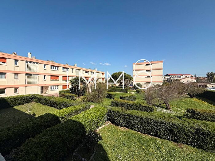 Appartement à louer - Bonneveine, Marseille ème arrondissement - 4 pièces - 3 chambres