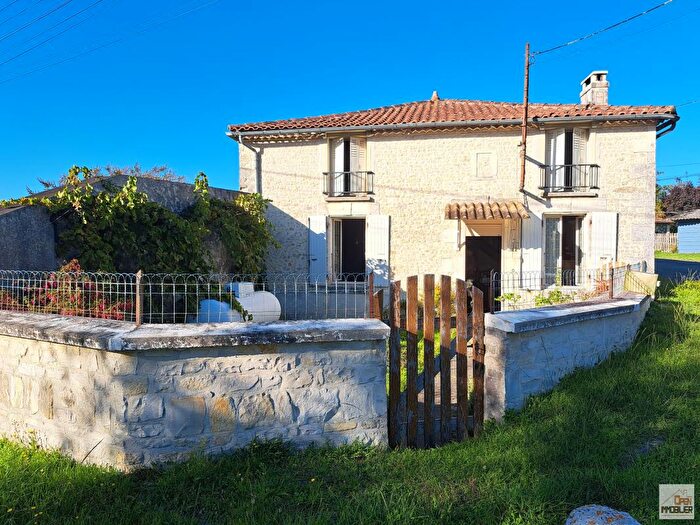 Maison à vendre - Condéon - 6 pièces - 3 chambres