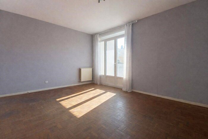 Appartement à louer - Les Genêts-Le Vinatier-Le Lessivas, Bron - 3 pièces - 2 chambres