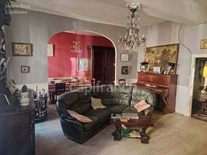 Maison 9 pièces à vendre à Saint-Pierre-le-Moûtier