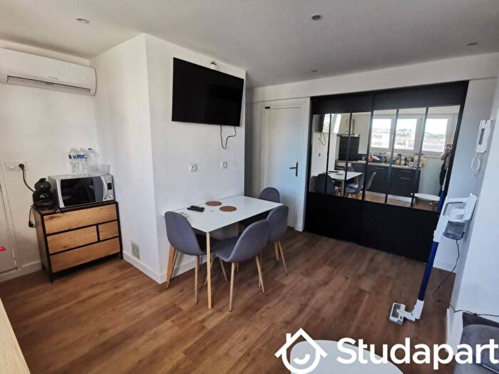 Appartement à louer - Champ de Mars, Toulon - 1 pièce - 4 chambres