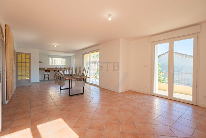 Vals-les-Bains : Appartement 5 pièces à louer