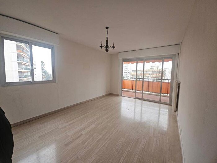 Appartement à louer - Fontmerle, Antibes - 3 pièces - 2 chambres