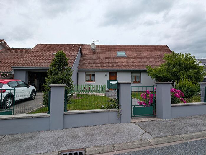 Maison 7 pièces à Le Syndicat, à vendre