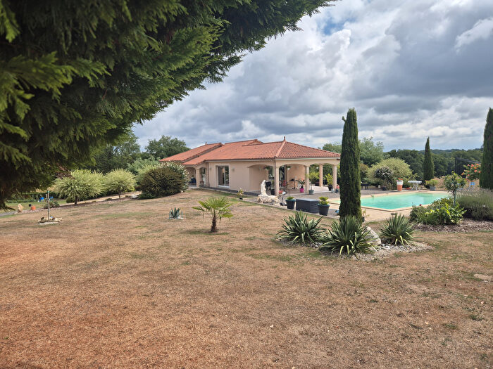 Maison à vendre - Cognac-la-Forêt - 6 pièces - 4 chambres