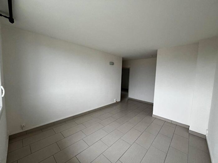 Est, Trévoux : Appartement 4 pièces à louer