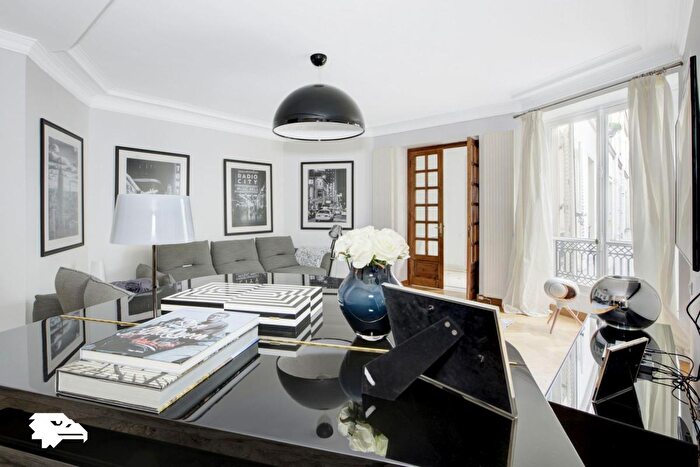 Appartement 4 pièces à Paris 8ème, Saint-Philippe du Roule, à louer