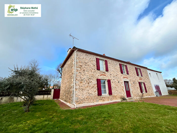 Maison à vendre - Saint-Denis-la-Chevasse - 6 pièces - 4 chambres