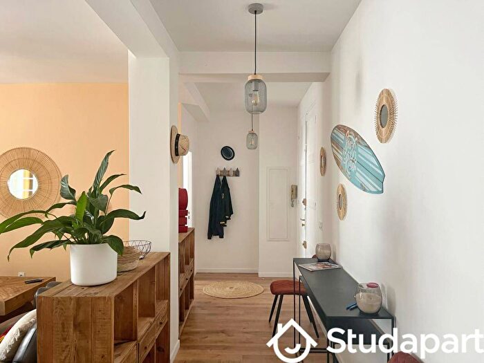 Appartement à louer - Place dArmes, Toulon - 1 pièce - 2 chambres