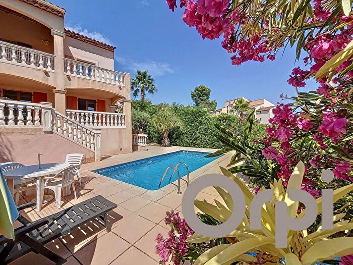 Maison à vendre - Roquebrune-sur-Argens, Les Terrasses - 6 pièces - 4 chambres