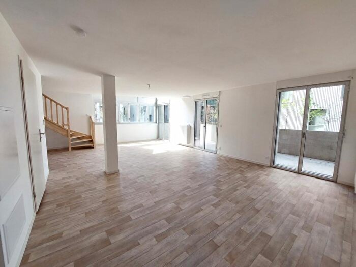 Appartement à louer - Bordeaux, La Bastide - 5 pièces - 4 chambres