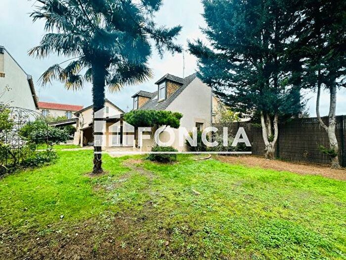 Maison à louer - Saint Prix Ville, Saint-Prix - 5 pièces - 3 chambres