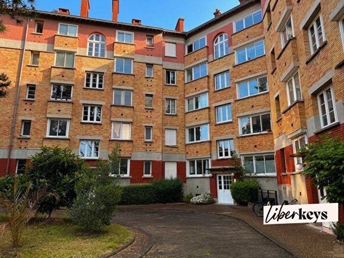 Suresnes, Cité Jardins : Appartement 2 pièces à vendre