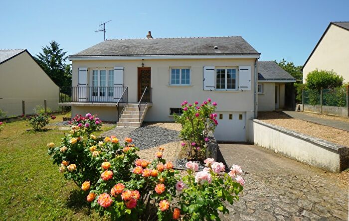 Maison à vendre - Montreuil-Bellay - 7 pièces - 4 chambres