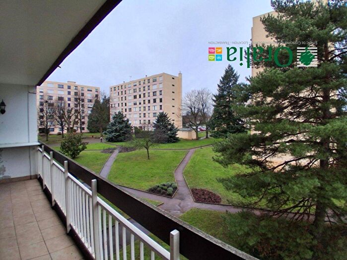 Appartement à louer - Limas - 5 pièces - 3 chambres