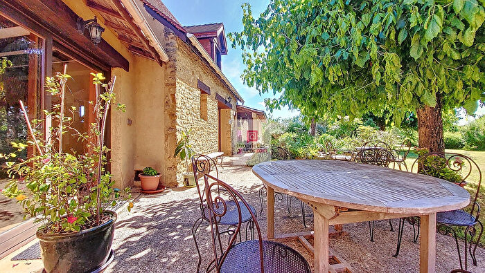 Maison à vendre - Plazac - 10 pièces - 6 chambres