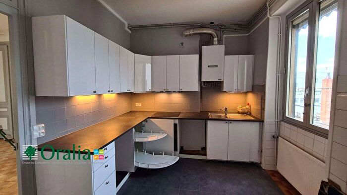 Appartement à louer - Confluence, Lyon ème arrondissement - 5 pièces - 3 chambres