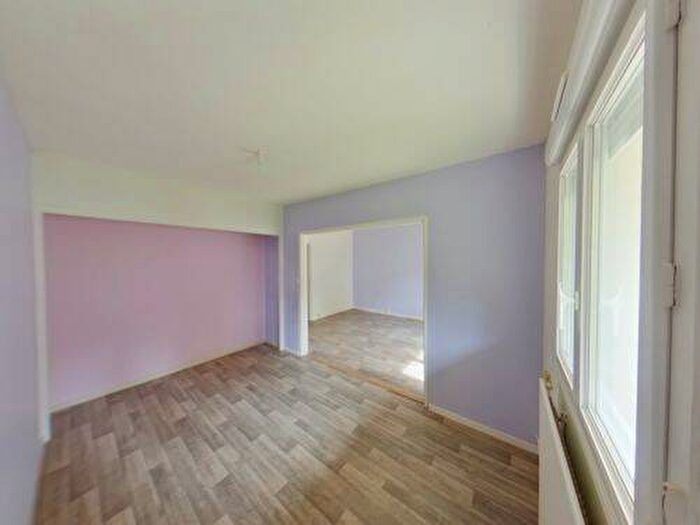 Appartement à louer - Vernet, Saint-Amand-Montrond - 3 pièces - 3 chambres