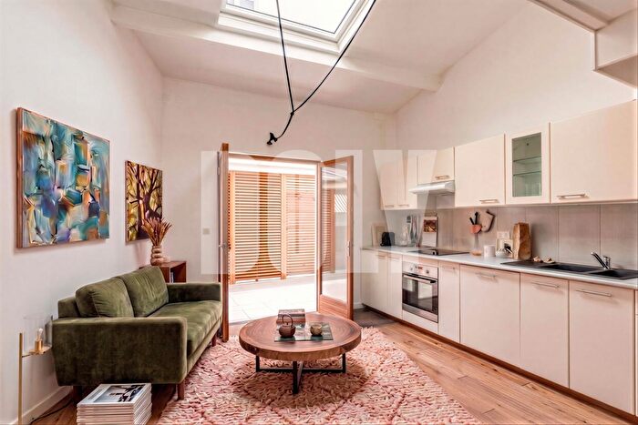 Maison 2 pièces à Paris 11ème, République, Saint-Ambroise, à vendre