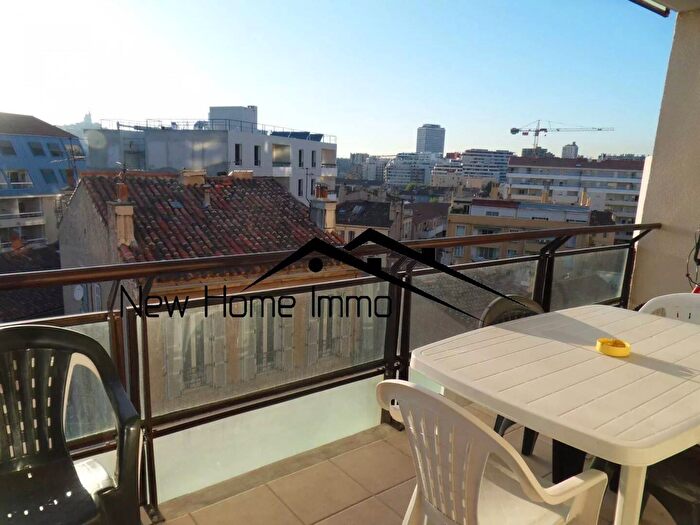 Appartement à louer - Marseille ème arrondissement - 3 pièces - 2 chambres