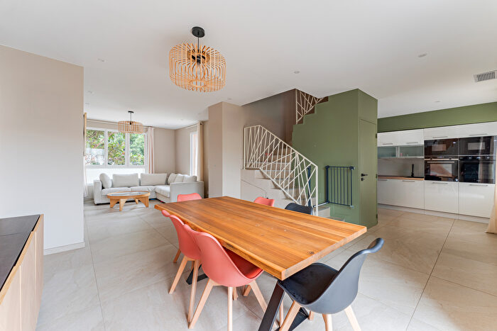 Maison à vendre - Villeurbanne - 6 pièces - 4 chambres