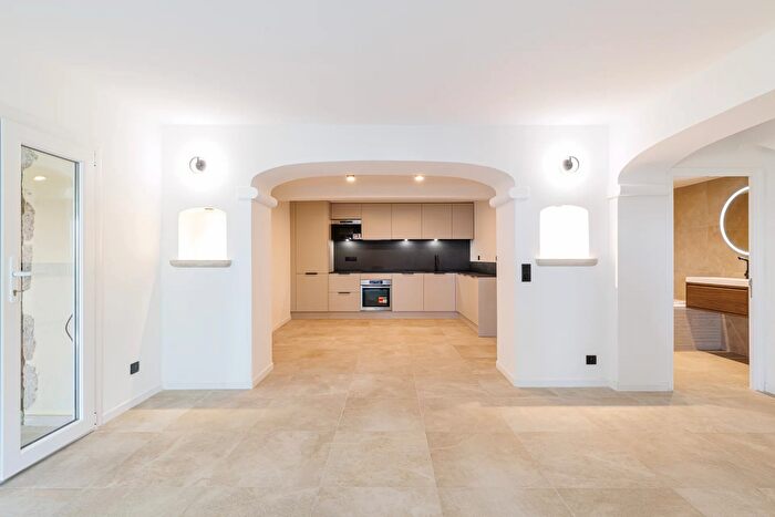 Appartement à vendre - Saint-Laurent-du-Var, Jacquons, Plateaux Fleuris - 5 pièces - 4 chambres