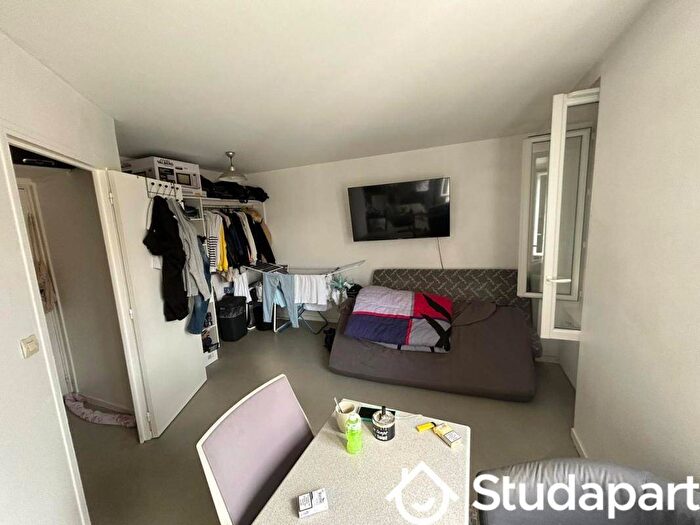 Appartement à louer - Centre Ville Est, Le Chambon-Feugerolles - 1 pièce