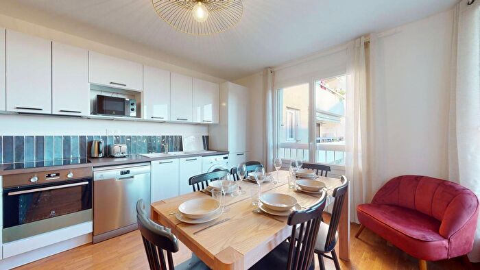 Appartement à louer - Jas de Bouffan, Aix-en-Provence - 6 pièces - 5 chambres