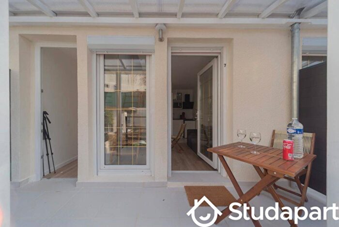 Cimetiere, Créteil : Appartement 2 pièces à louer