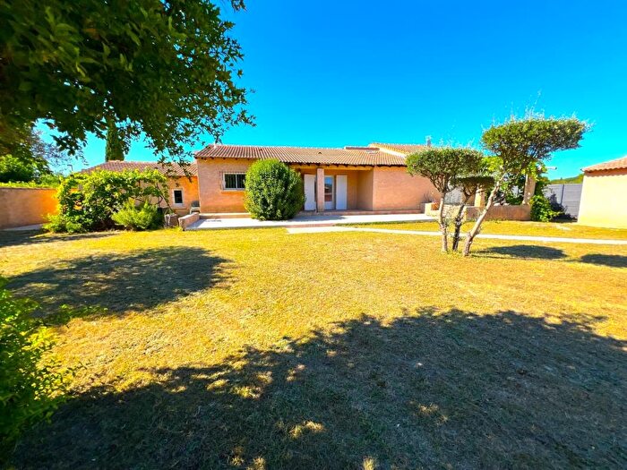 Maison à vendre - Saint-Étienne-du-Grès - 6 pièces - 4 chambres