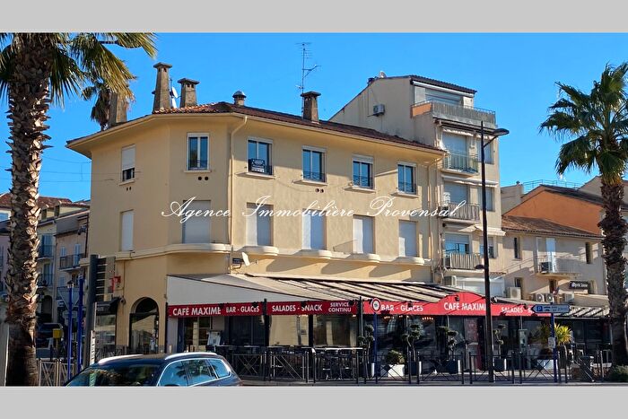 Appartement à louer - Sainte-Maxime, Centre-ville, Pléiades - 3 pièces - 2 chambres