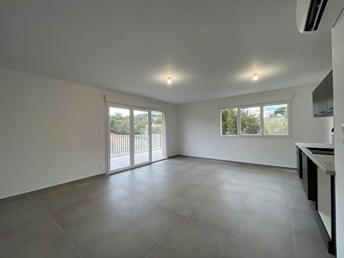 Appartement à louer - Alzo Di Leva, Ajaccio - 3 pièces - 2 chambres