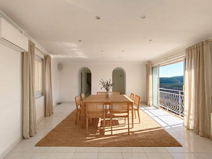 Bagnols-en-Forêt : Appartement 4 pièces à vendre