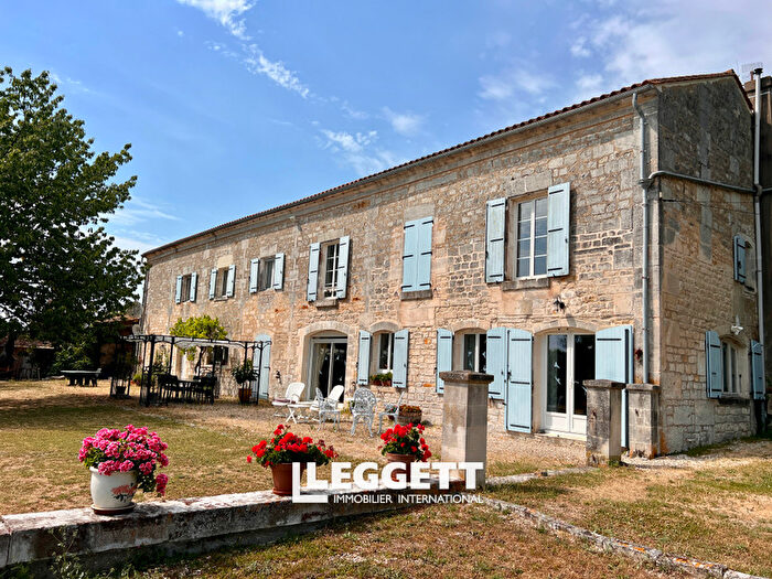 Triac-Lautrait : Maison 6 pièces à vendre