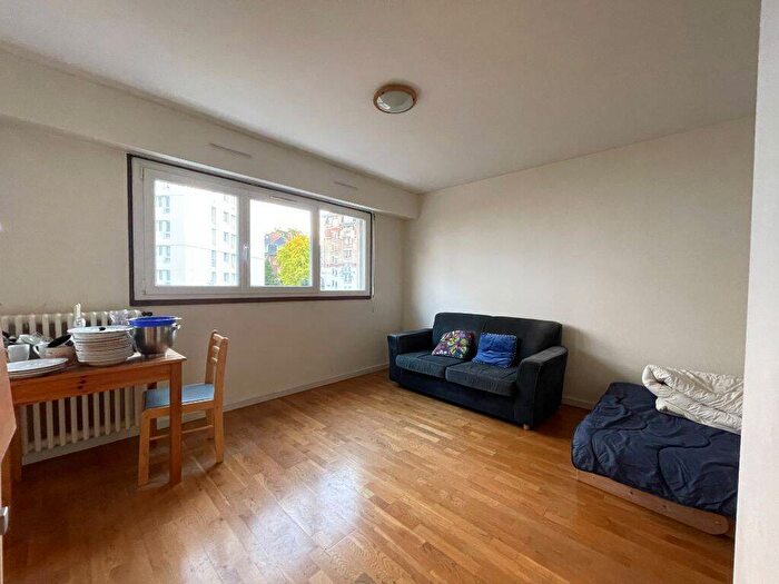 Danube-Porte des Lilas, Paris 19ème arrondissement : Appartement 1 pièce à louer